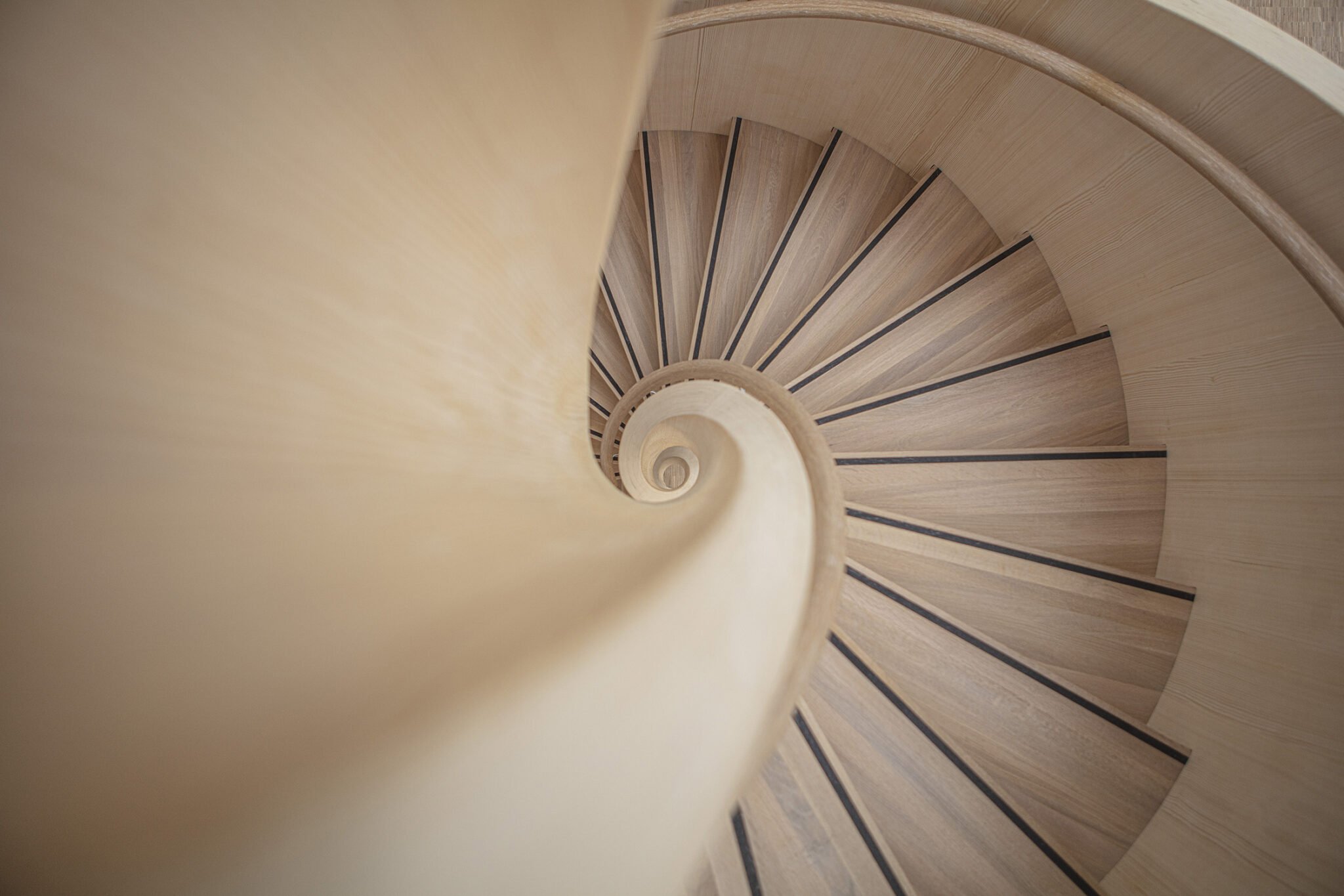 Melby vinner av innovasjonspris - med trapp for Jotron - Melby