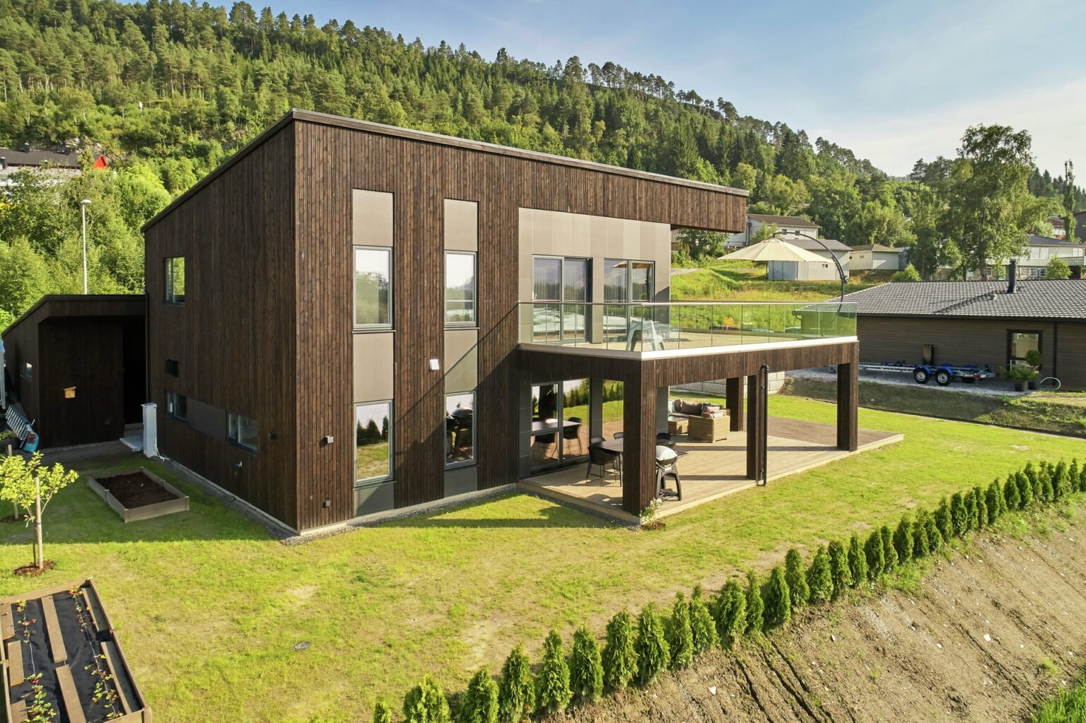 Concise dobbelfals rettkant kledning | Stilren og moderne kledning | Talgø